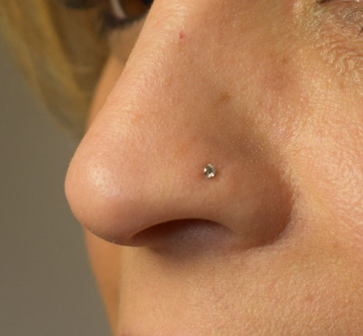 Piercing da naso Nostril oro 750°°° con diamantino – Vicari Gioielli